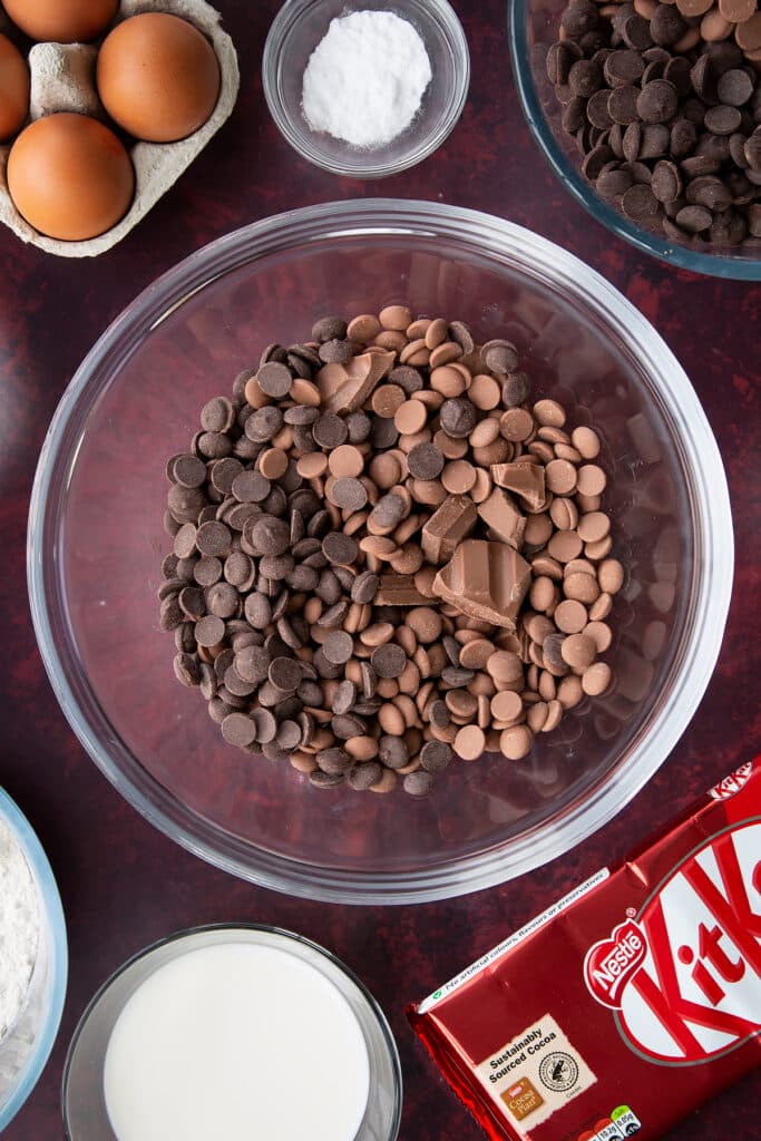 KitKat Cake